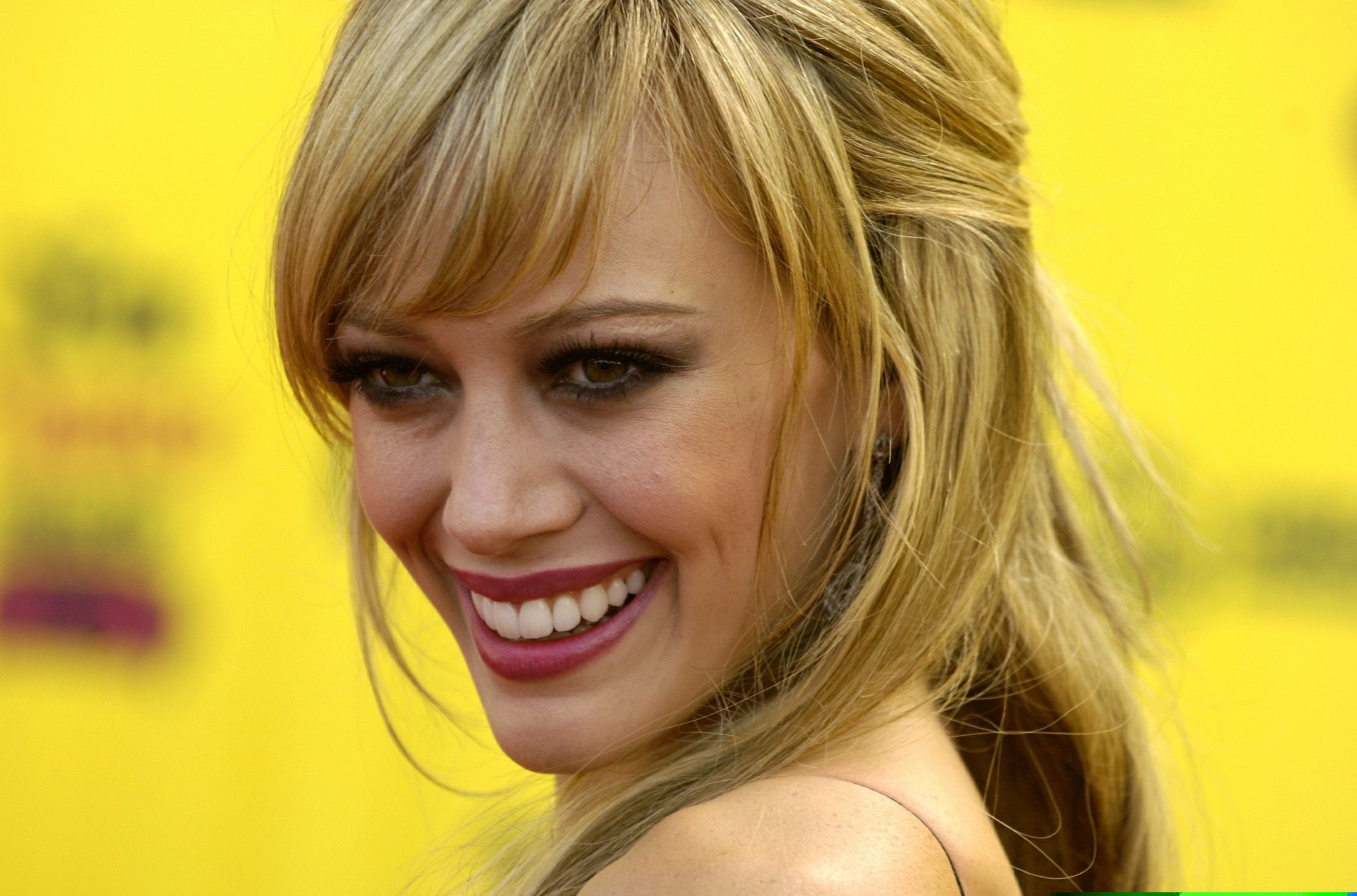 Hillary Duff Talks About New Album And ‘Younger’ On MTV [WATCH VIDEO]