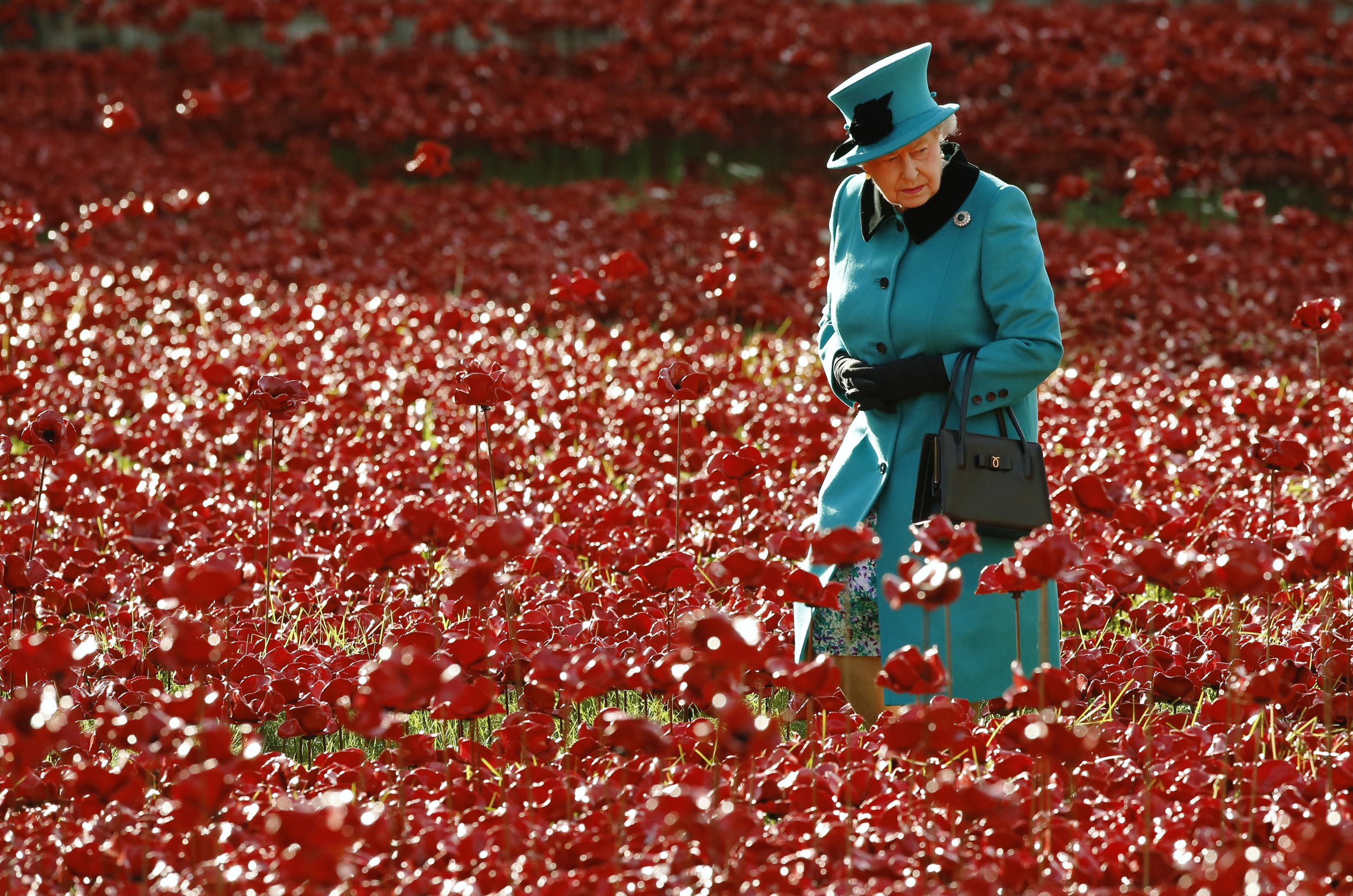 Regal Style File: Queen Elizabeth II and 63 years of her sartorial elegance [PHOTOS]