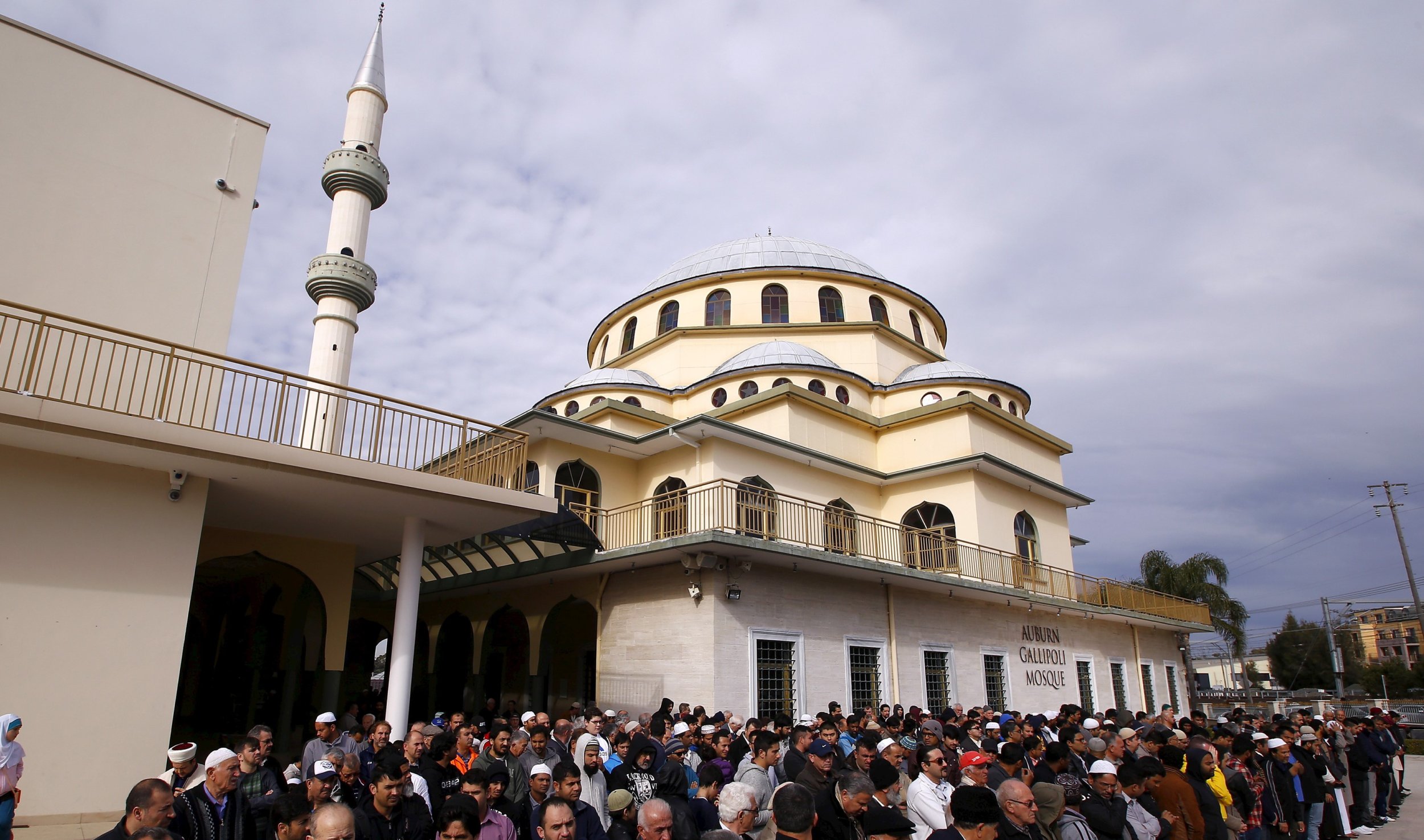 Protesters force stop ongoing meeting on building mosque in Bendigo