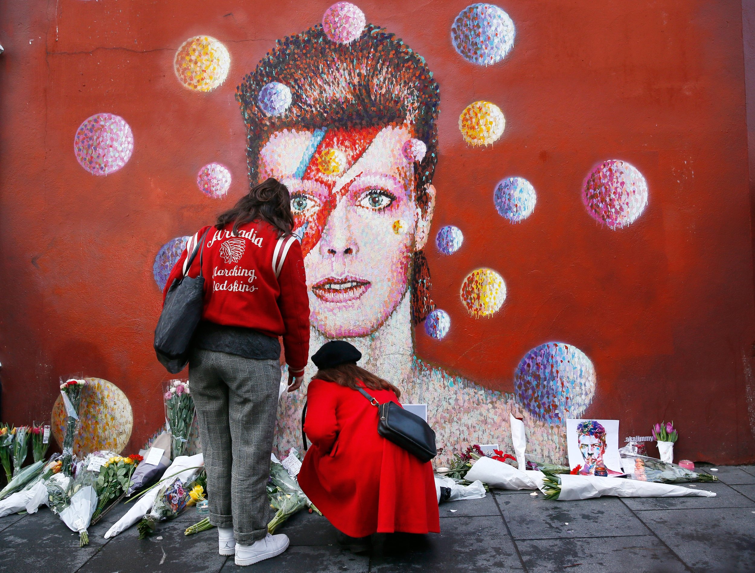 Rock legend and fashion icon David Bowie dies at 69: A look at his ...