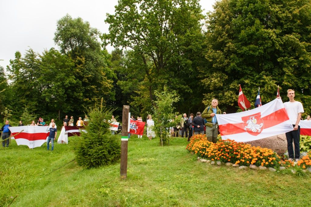 Tens Of Thousands In Lithuania Form Human Chain For Belarus Tens Of Thousands In Lithuania Form Human Chain For Belarus