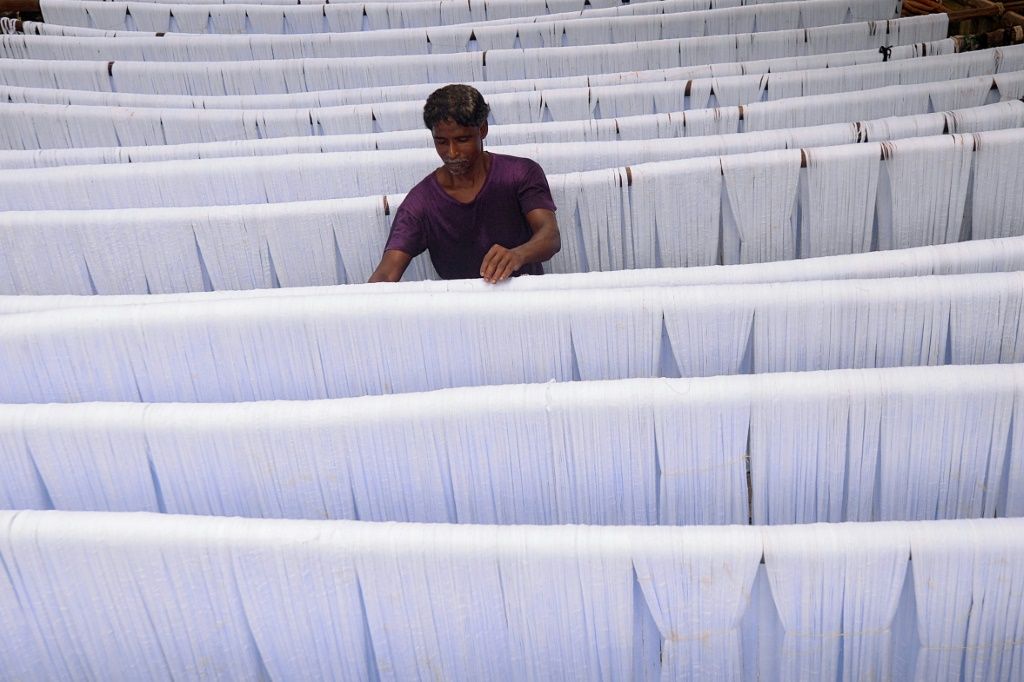 Bangladesh's Traditional Weavers Hanging By A Thread As Factories Boom