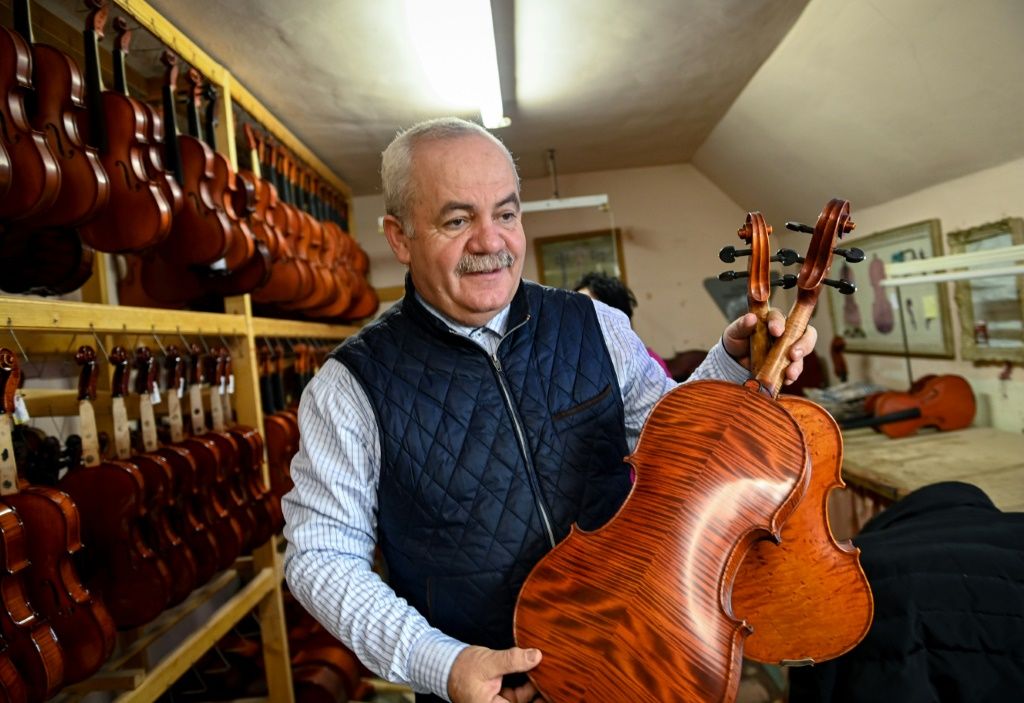 Fears For Future Of Romania's Master Violin Makers
