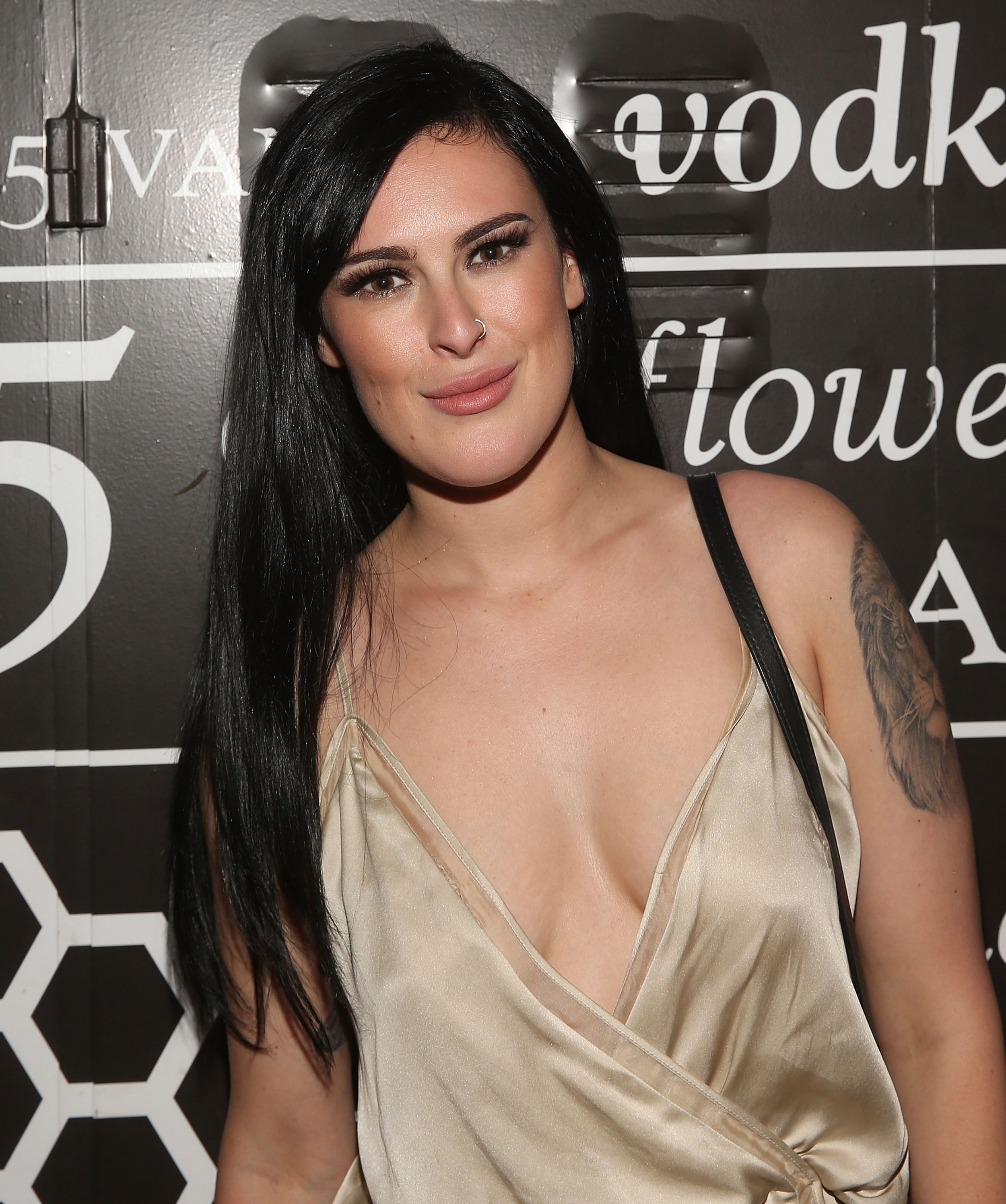 Rumer Willis Shares Throwback Photos With Parents On 33rd Birthday Rumer Willis Shares Throwback Photos With Parents On 33rd Birthday