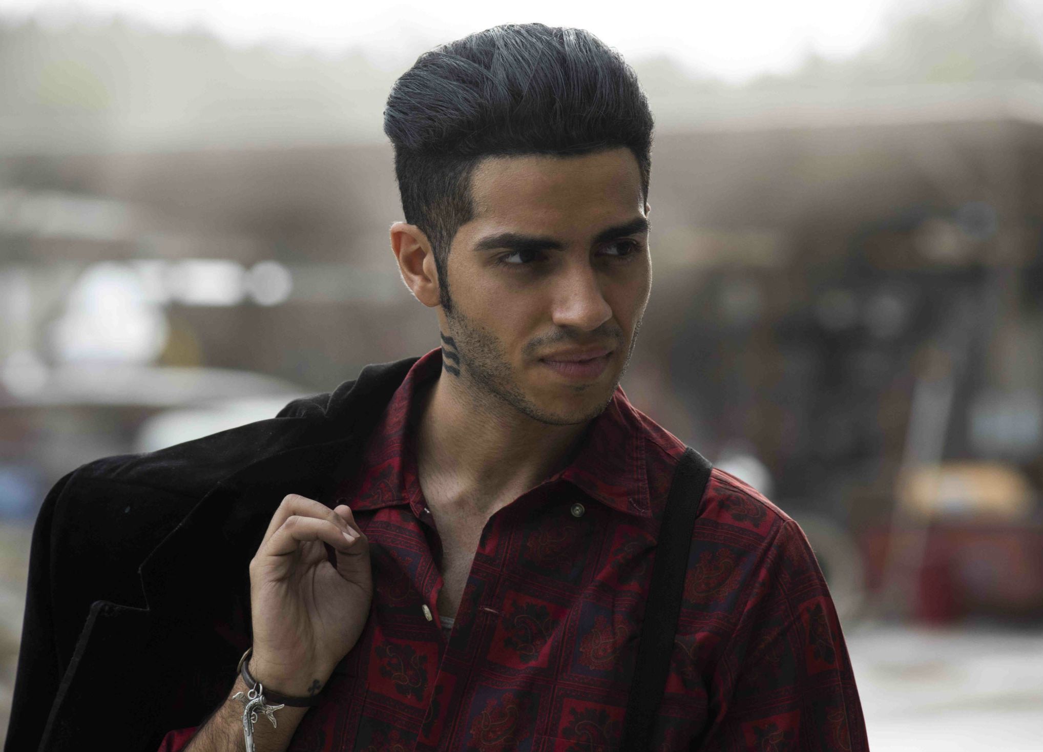 Netflix Drops 'The Royal Treatment' Trailer Featuring Laura Marano ...