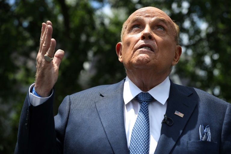 Two 'Masked Singer' Judges Walk Off Stage After Giuliani Appearance