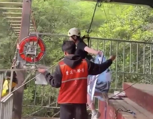 (VIDEO) Teen Girl, 16, Dies in Horrific Cliff Swing Harness Failure at ...